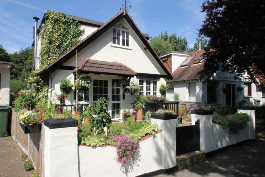 The Crescent, Shepperton, Middlesex TW17 - Malcolm Jenkins Associates ...